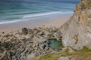 Wild swimming in Cornwall / 10 Amazing Spots + Map & Details