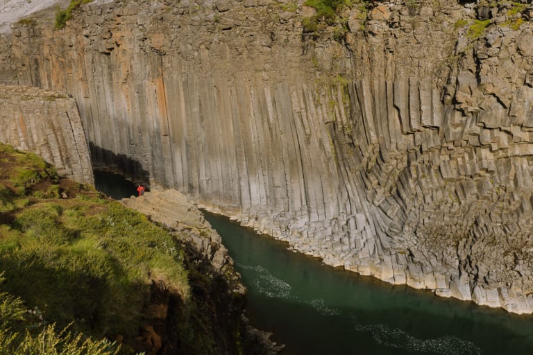 How To Visit Stuðlagil Canyon (+ Hike Details, Map & Viewpoints)